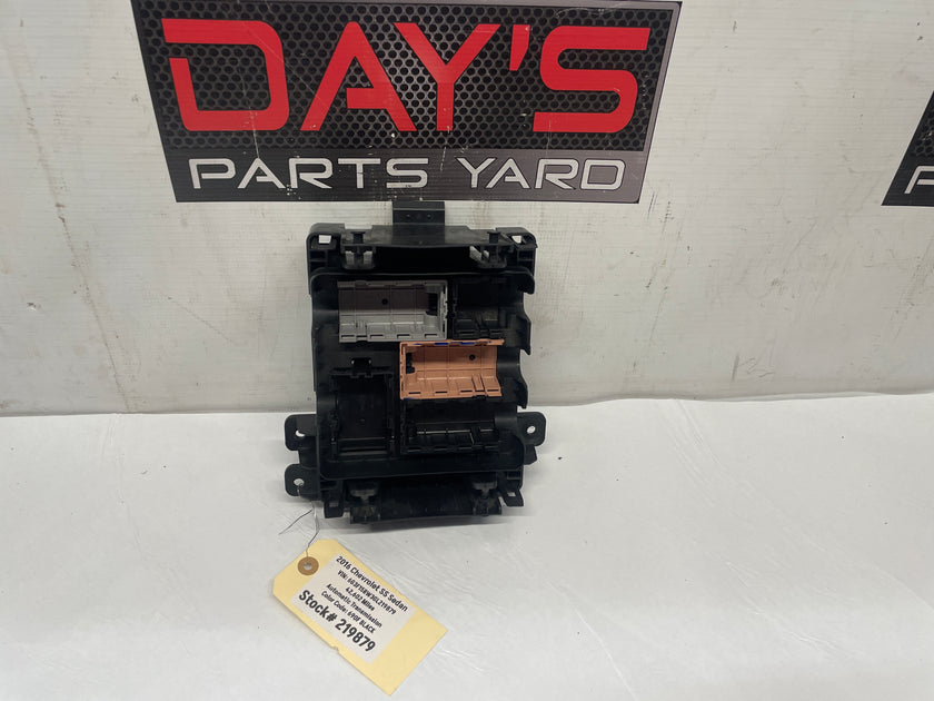 2016 Chevy SS Sedan Engine Bay Fuse Box Panel Wiring Junction Retainer